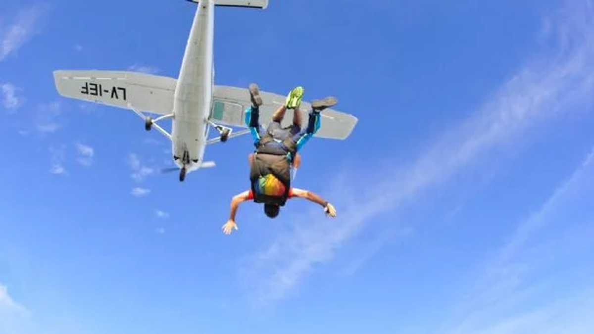 Un Directivo De Aysa Murió Tras Un Fallido Salto En Paracaídas